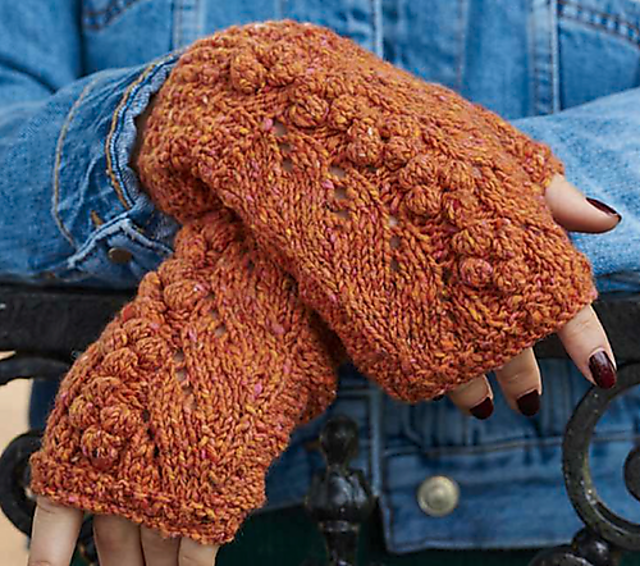 Ravelry: Gingerbread Gloves pattern by Sandra Nesbitt