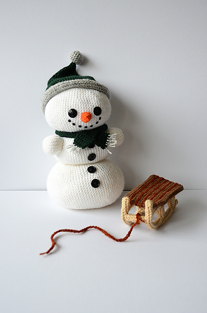 Ravelry: Snowman with Sled pattern by Joyce Overheul