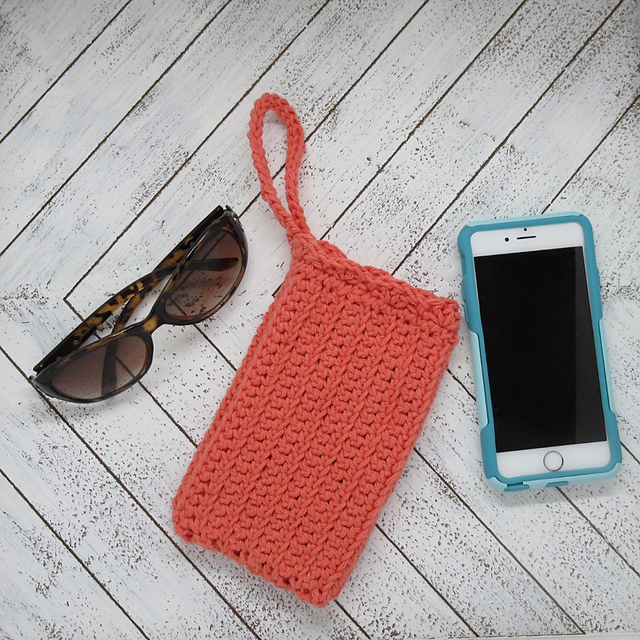 Ravelry: The Pool Pouch pattern by Shelly Diaz