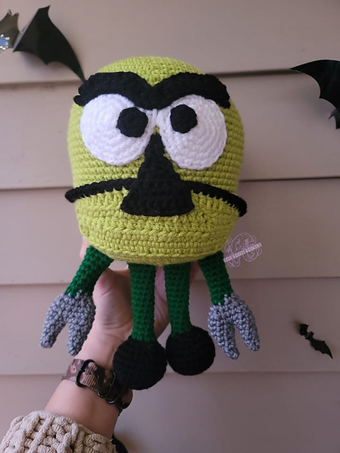 Ravelry: Dilly Dally pattern by Brittany Umbaugh