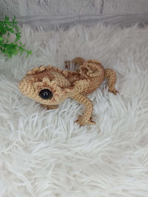 Ravelry: Crested gecko lizard pattern by Viktoria Bakuta