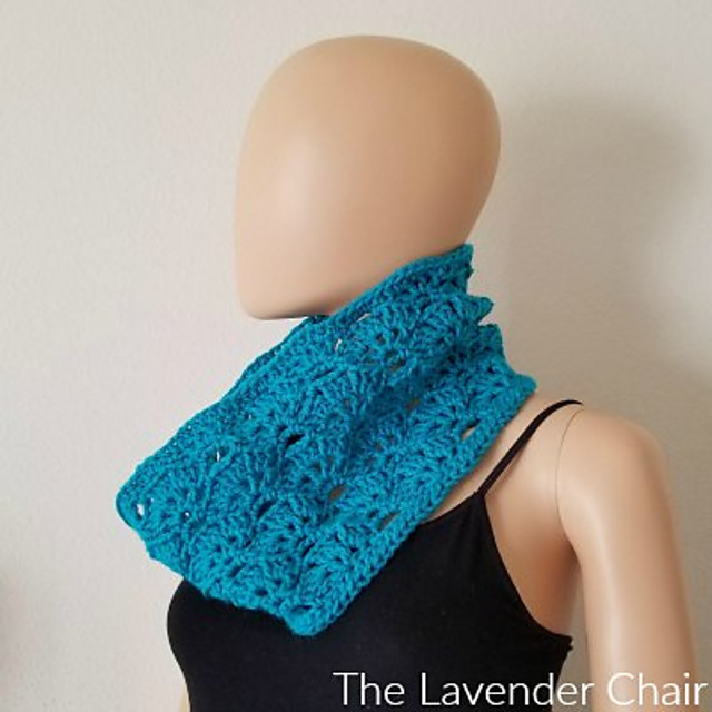 Ravelry: Falling Fans Cowl pattern by Dorianna Rivelli