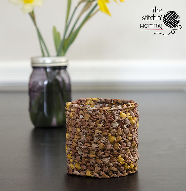 Ravelry: Mini Raffia Basket pattern by Amy Ramnarine