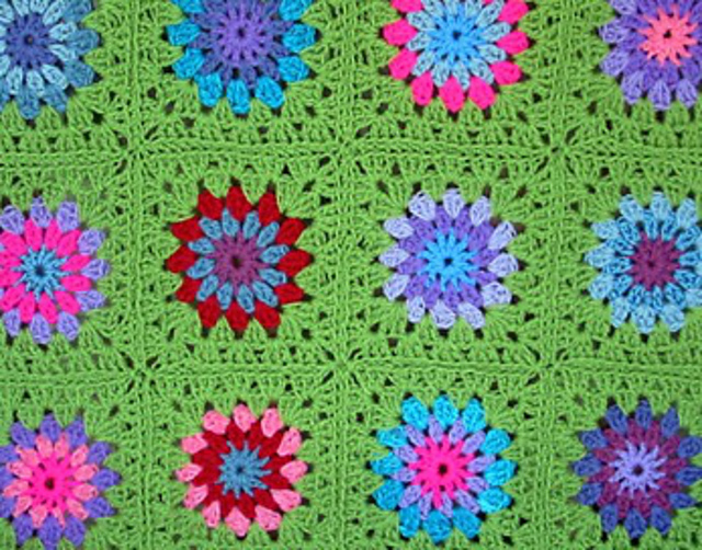 Ravelry: Flower Granny Square pattern by The Sunroomuk