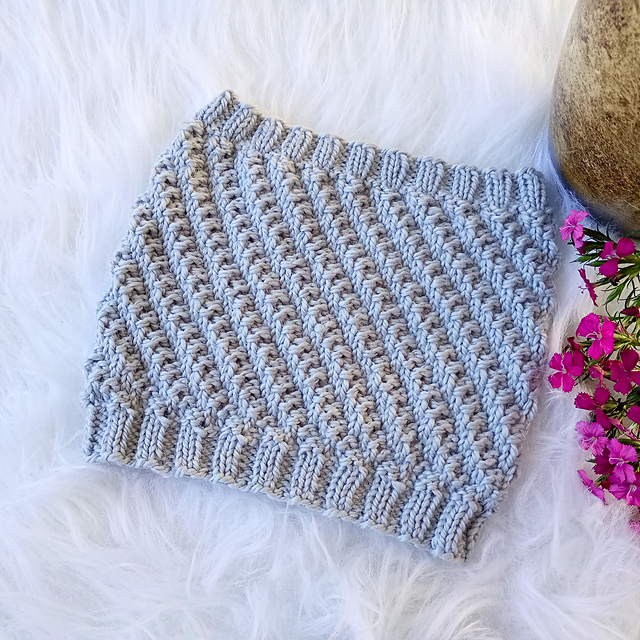 Ravelry: The Lowen Cowl pattern by Marisa Perrin