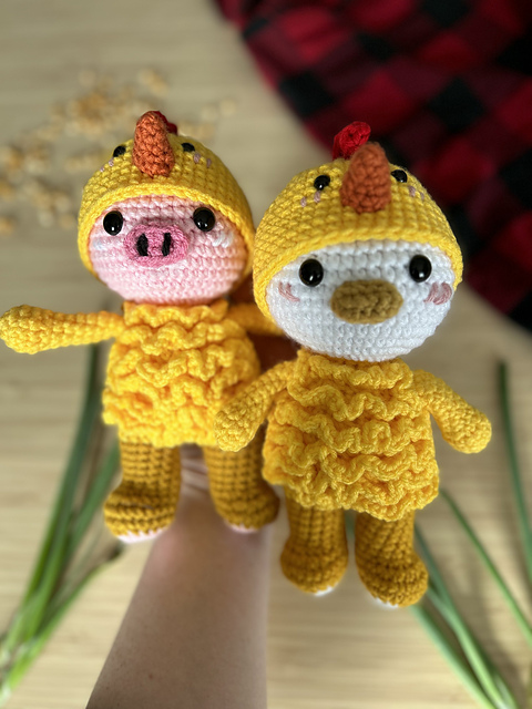Ravelry: Chicken Cosplay pattern by Bethany Madsen