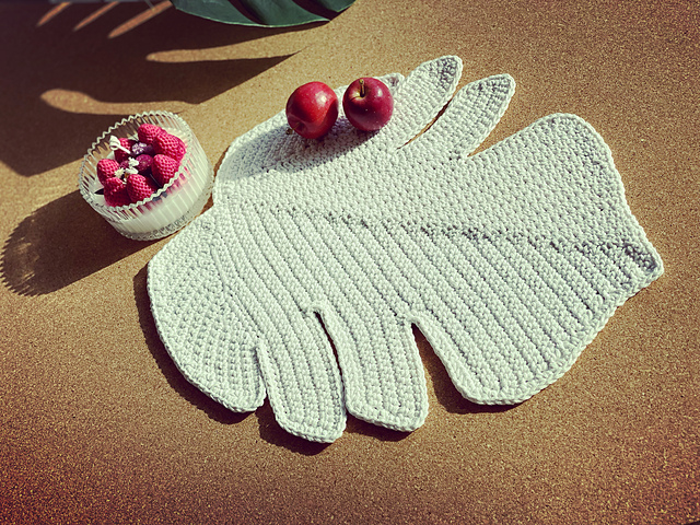 Ravelry: Monstera leaf table mat pattern by Seonkyeong Lee