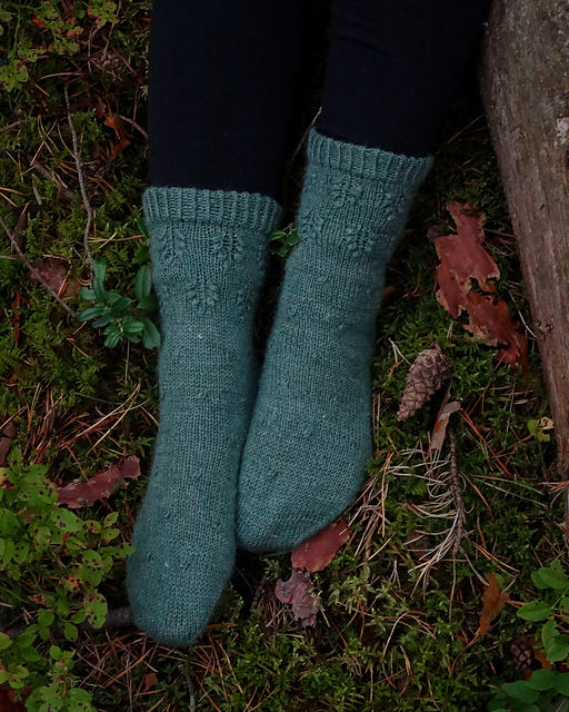Ravelry: Theladin's Enchanted Pinecones Socks