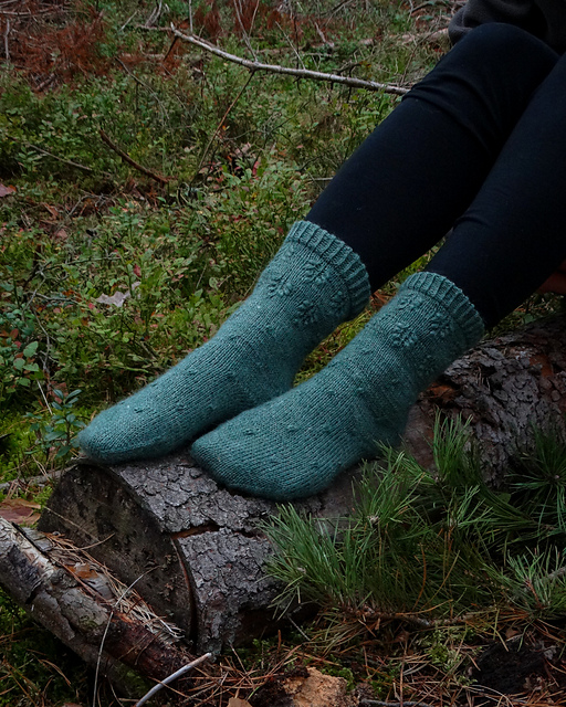 Ravelry: Theladin's Enchanted Pinecones Socks