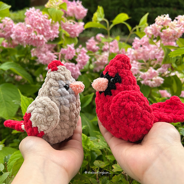 Ravelry: Cheery cardinals pattern by Theloafingbun