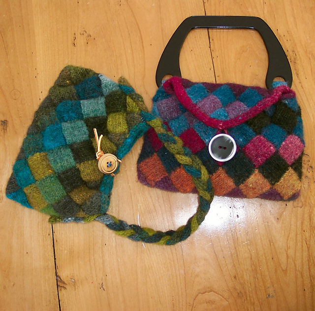 Ravelry: Panier Purse: a Felted Entrelac Bag pattern by Theresa Schabes