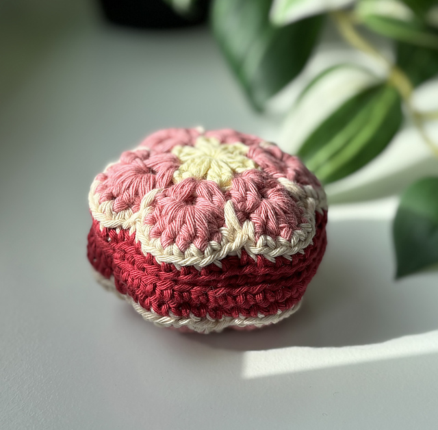 Ravelry: Flower Pin Cushion pattern by ThreadoverNeedles - S&N