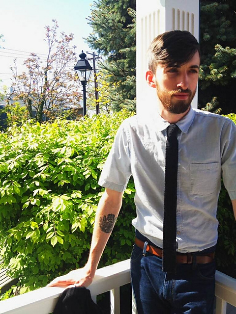 Ravelry: Reversible Skinny Tie pattern by Alice Glass