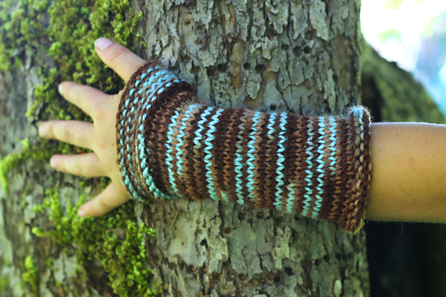 Ravelry: Je Suis Prest armwarmers (Outlander) pattern by Lydia Wilton