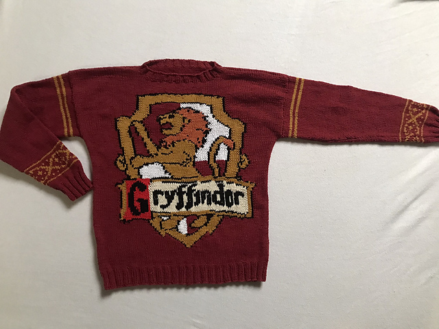 Ravelry: Gryffindor rules! pattern by Erna de Groot