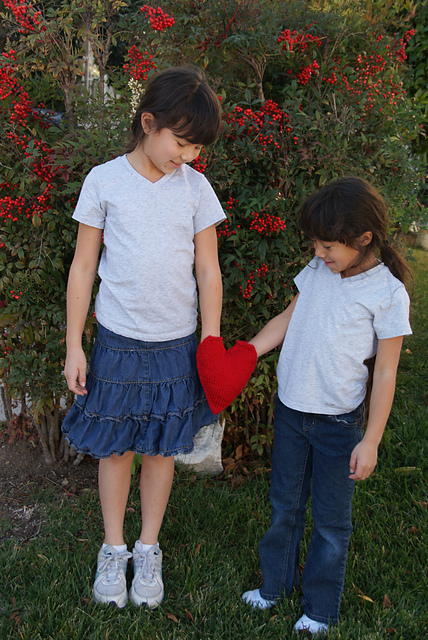 Ravelry: Smitten - Hand Holding Mitten pattern by Emma Chylinski