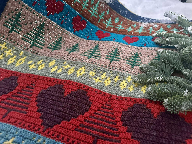 Ravelry: Yuletide pattern by Tinna Thórudóttir