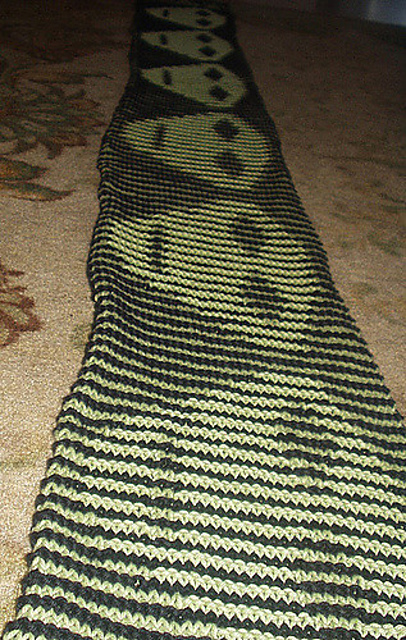 Ravelry: Alien Illusion Scarf pattern by Shetha Nolke