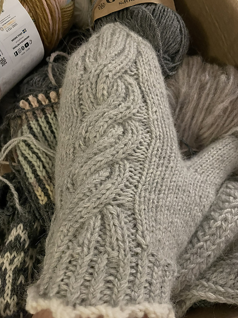 Ravelry: Winding braided calm pattern by Tobbe Jangefält