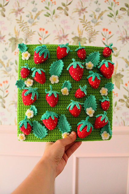 Ravelry: 3D strawberry wall hanging pattern by Tobbys Handcraft