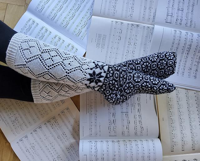 Ravelry: Yellow lace pattern by Ieva Ozolina