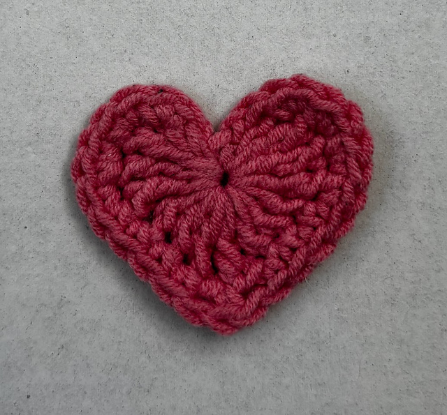Ravelry: Simple heart pattern by Alexandra Szomolányi