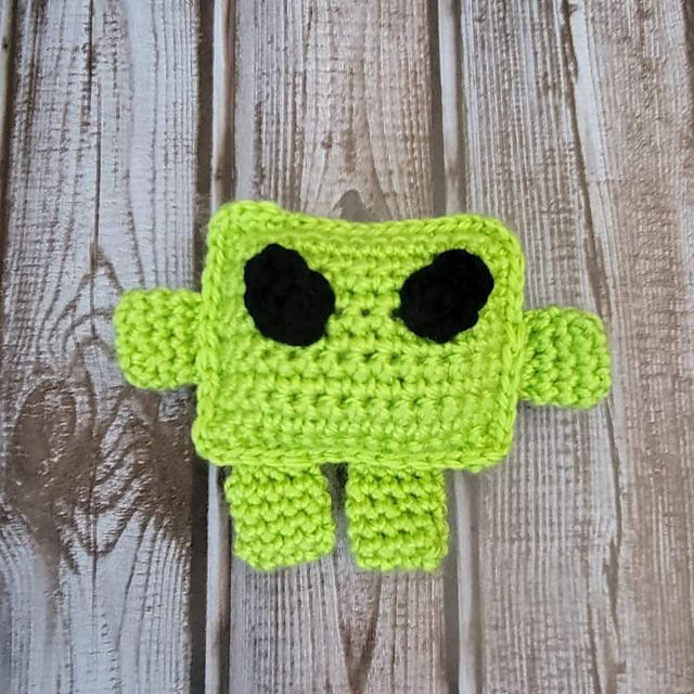 Ravelry: Alien Mini Cuddler pattern by Victoria Stewart
