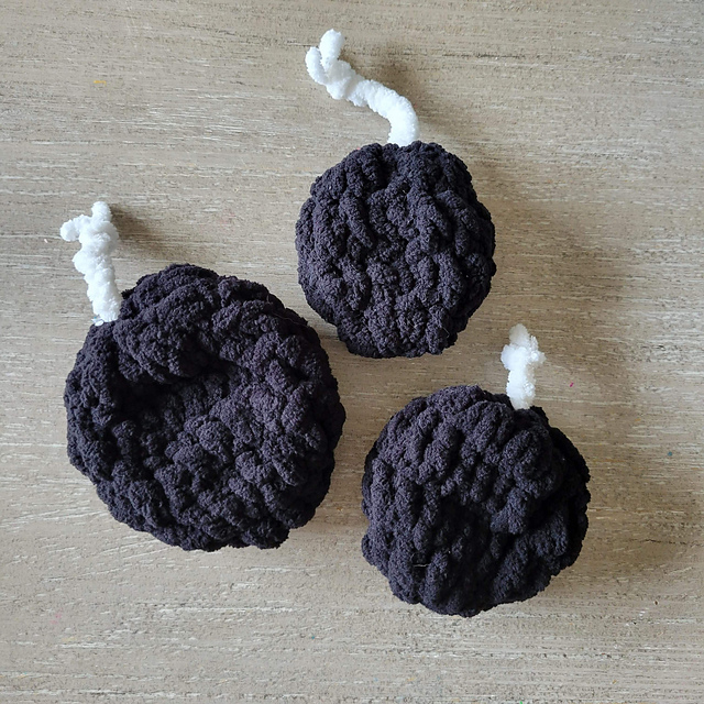 Ravelry: Reusable Water Bomb pattern by Victoria Stewart