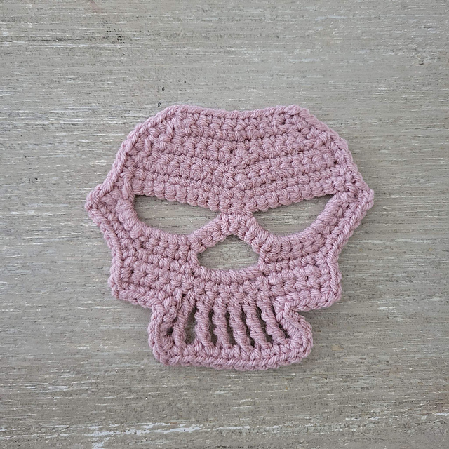 Ravelry: Skull Appliqué pattern by Victoria Stewart