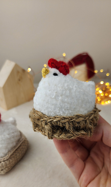 Ravelry: Mini plush chicken in basket pattern by Tory Pace