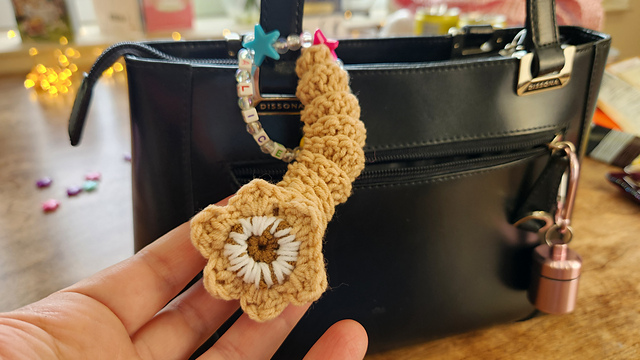 Ravelry: Sandworm Dune bag charm pattern by Tory Pace