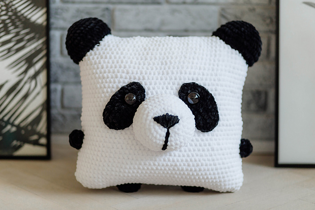 Ravelry: Panda pillow pattern by Ekaterina Khvatikova