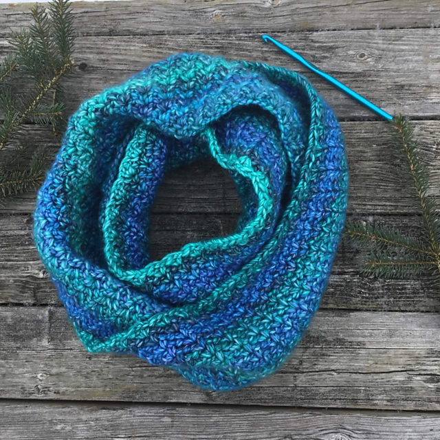 Ravelry: Oblique Infinity Scarf pattern by Sulaimon Toyyibah