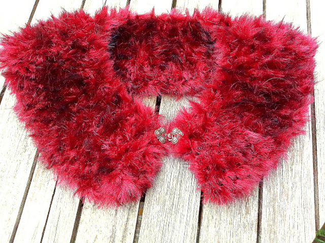 Ravelry: Fun Fur Collar pattern by Tracey Todhunter