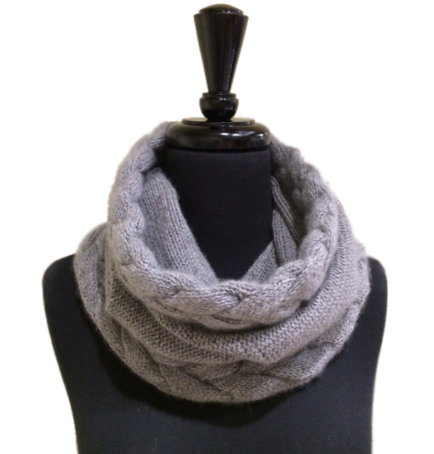 Ravelry: Classica DK Cabled Cowl pattern by Tricoter Seattle