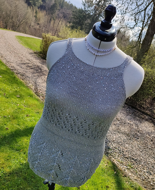 Ravelry: Felice pattern by Isabelle Van Bergen