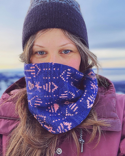 Ravelry: first light COWL pattern by Natalie Bullock