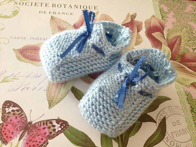Ravelry: Garter Stitch Booties pattern by Jacqueline van Dillen
