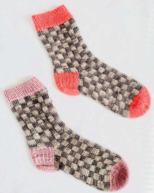 Ravelry: Damier pattern by Erin Kostashuk