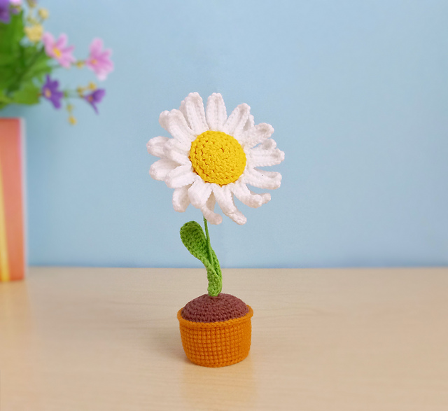 Ravelry: Daisy Flower in a Pot pattern by Ines Abad