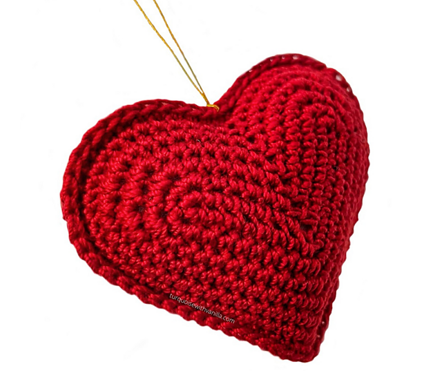 Ravelry: Heart Christmas tree ornament pattern by Julia Bleau
