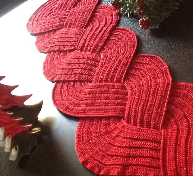 Ravelry: Table Runner N 139 pattern by Turquoise Pattern