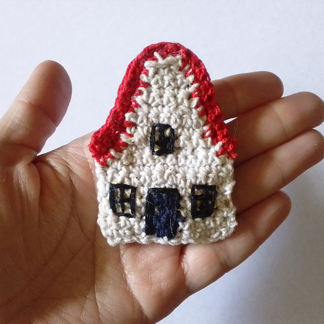 Ravelry: Small House pattern by TwinsDesign