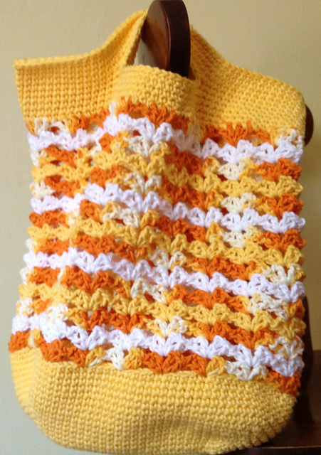 Ravelry: Shell-Shopped Bag pattern by Tyrneathem