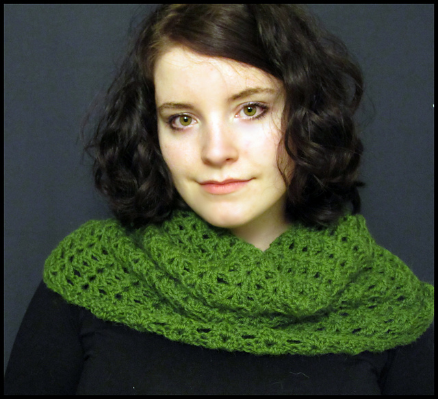 Ravelry: The Potentilla Cowl pattern by Sarah Grieve