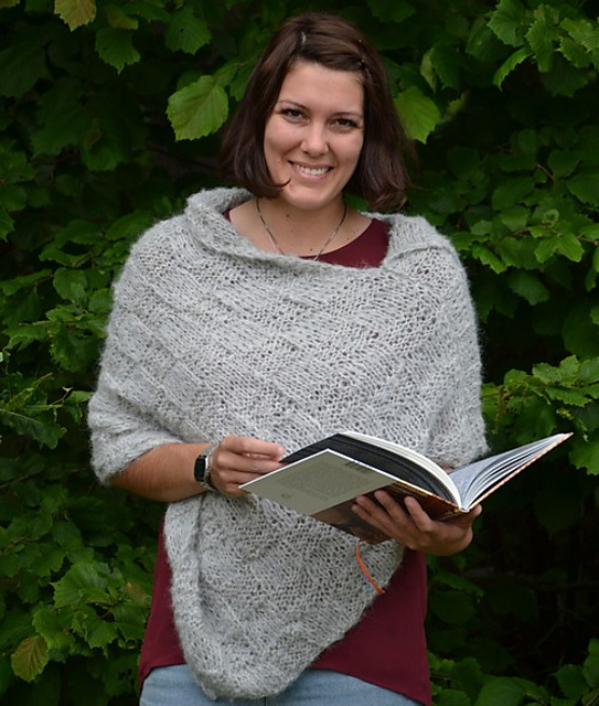 Ravelry: Reading shawl/Lässchal pattern by Ann Linderhjelm