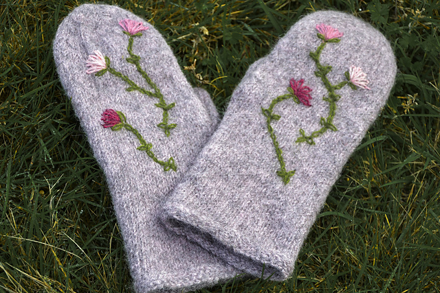 Ravelry: Embroidered mitts pattern by Annsofie Petersson