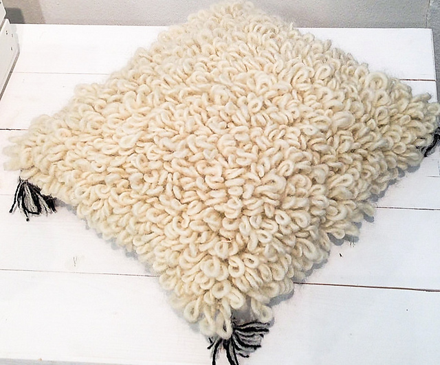 Ravelry: Frida's loopy cushion pattern by Frida Petersson