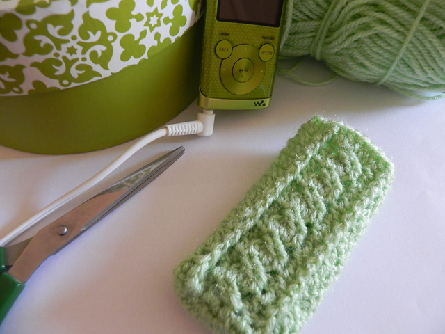 Ravelry: Aran MP3 Player Cover pattern by Hannah Wilson