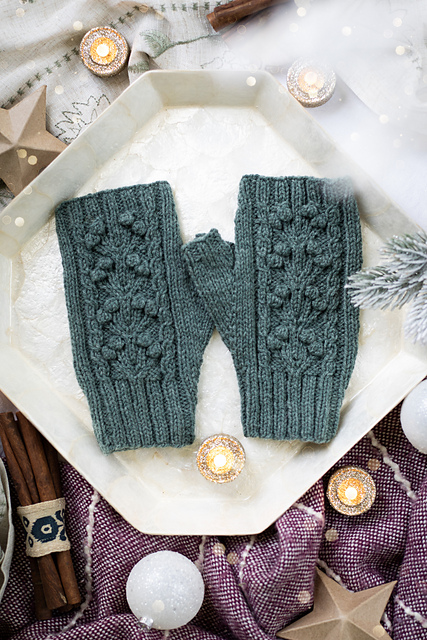 Ravelry: Winterberry pattern by Alexandra Frankel